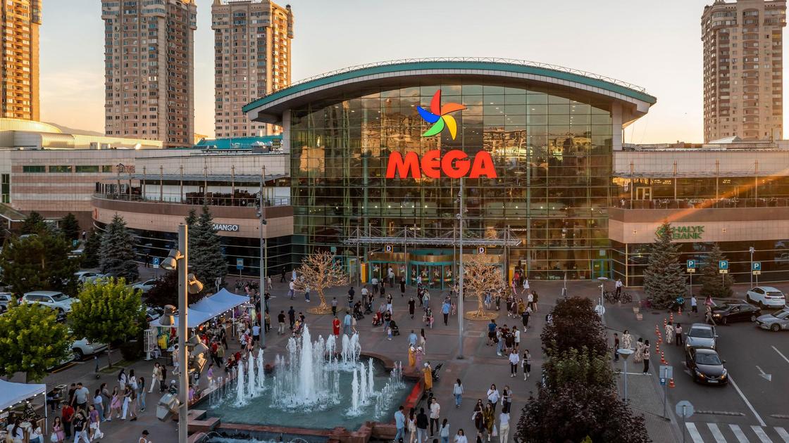 Посетительница ТРЦ MEGA Alma-Ata выиграла путевку в Дубай