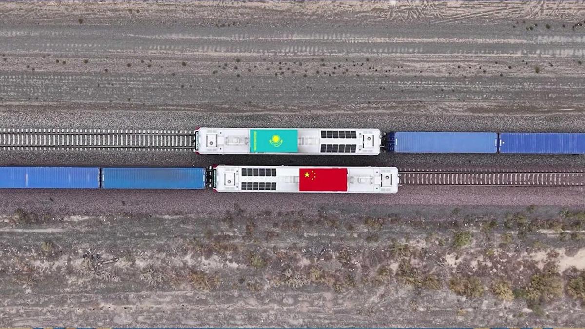 Тоқаев "Достық – Мойынты" теміржолының екінші желісін іске қосты